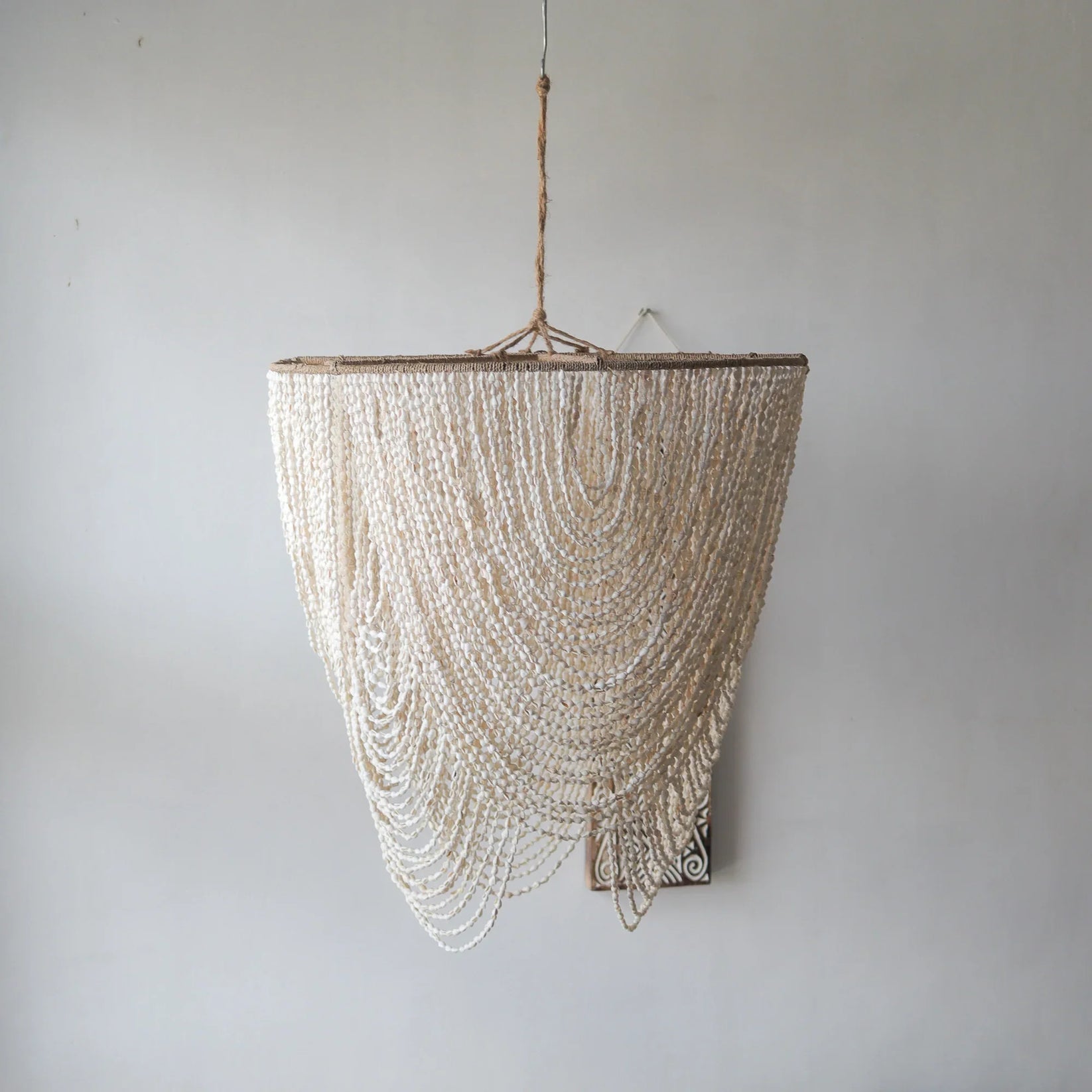 Beaded Seashell Pendant Light Modern Design – roomidecoration